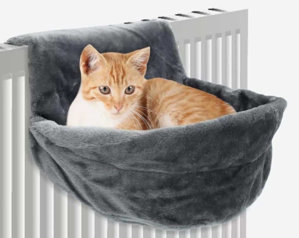 Nido de felpa para borde de cama – Cleo Cat Café & Shop